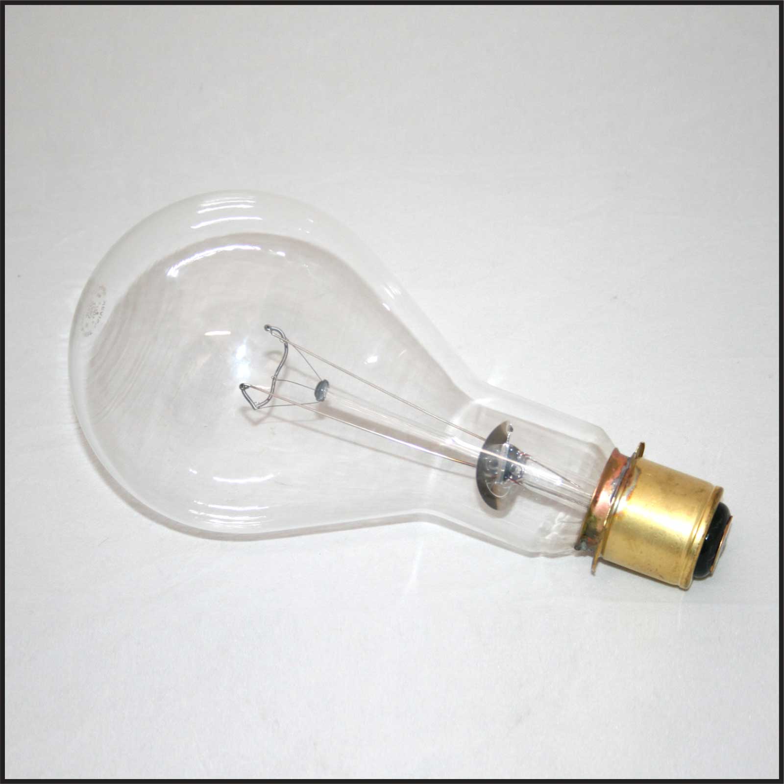 Incandescent Lamps (A19, A21, PS40) - Flight Light Inc.